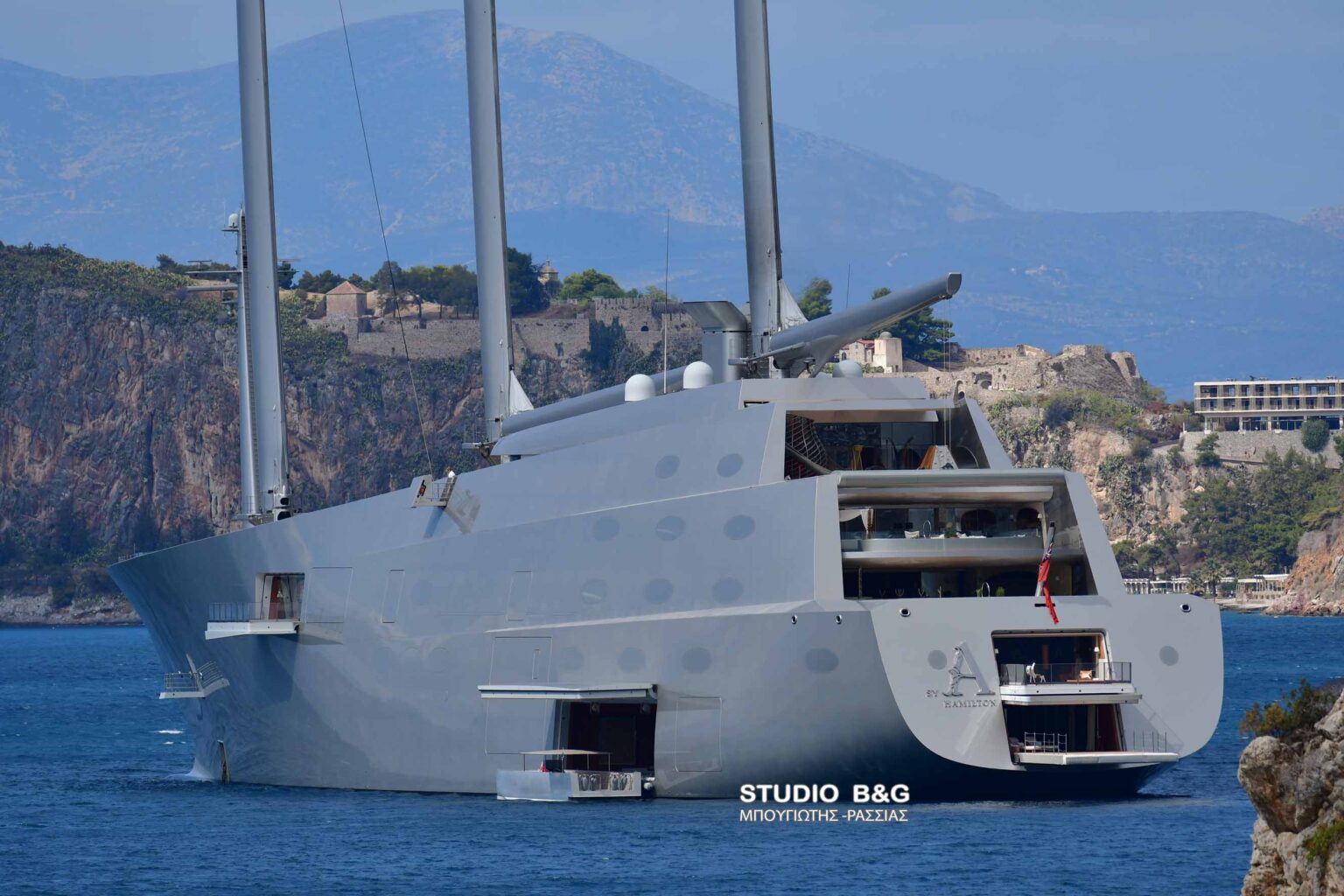 Η εντυπωσιακή θαλαμηγός «Α Hamilton» στο Ναύπλιο - NemeaPress