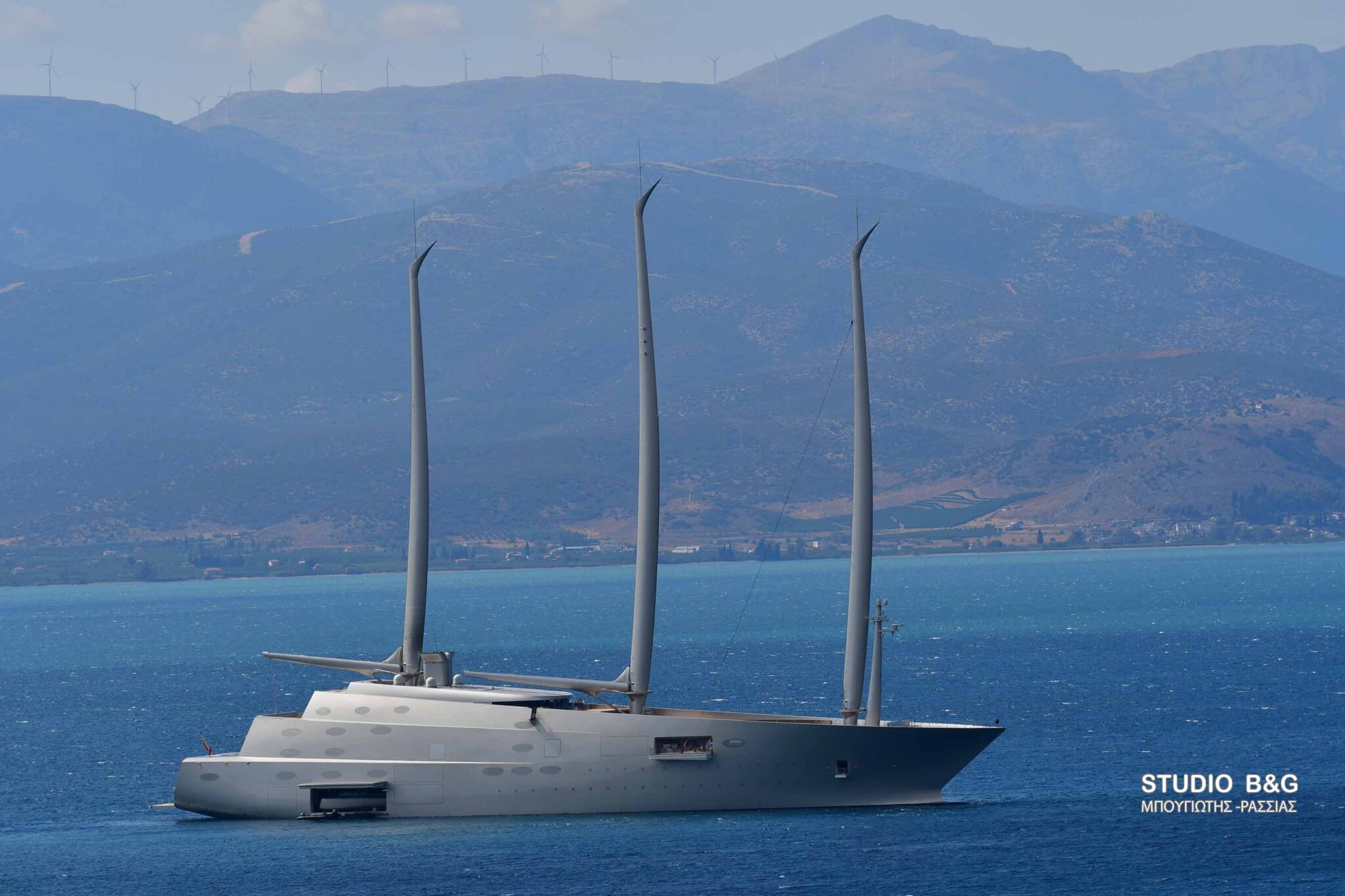 Η εντυπωσιακή θαλαμηγός «Α Hamilton» στο Ναύπλιο - NemeaPress