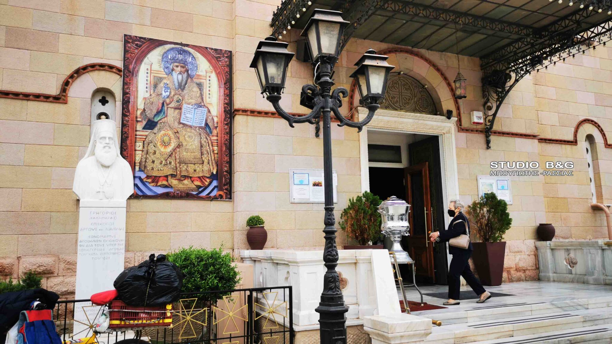 Μυροβλύζουν τα Ιερά λείψανα του Αγίου Πέτρου στο Άργος -VIDEO - NemeaPress