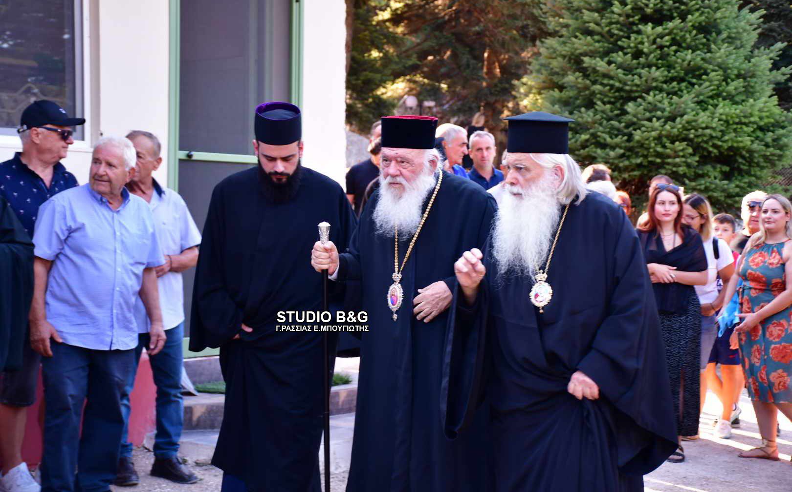 Ο Αρχιεπίσκοπος Ιερώνυμος στις κατασκηνώσεις της Ι.Μ. Αργολίδας στο ...